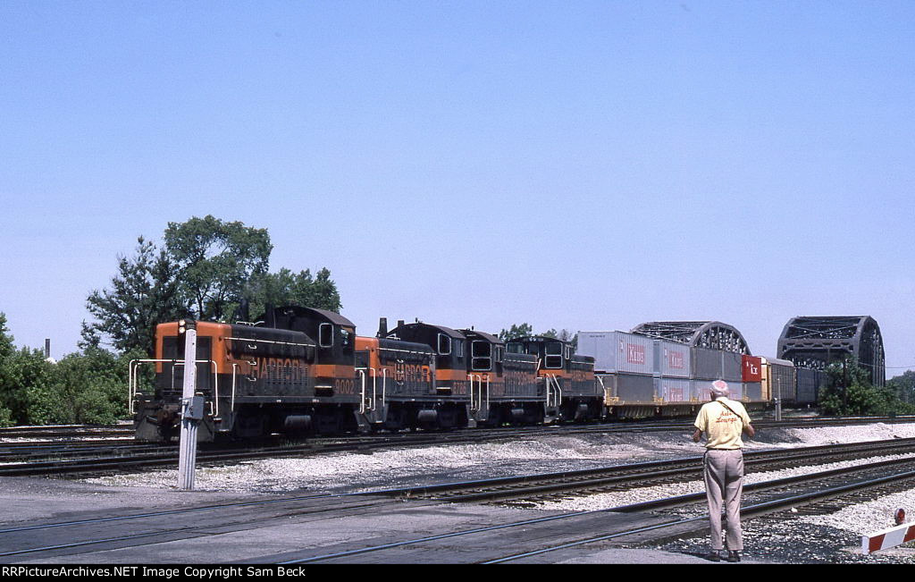 IHB 9002 and 8786 Southbound